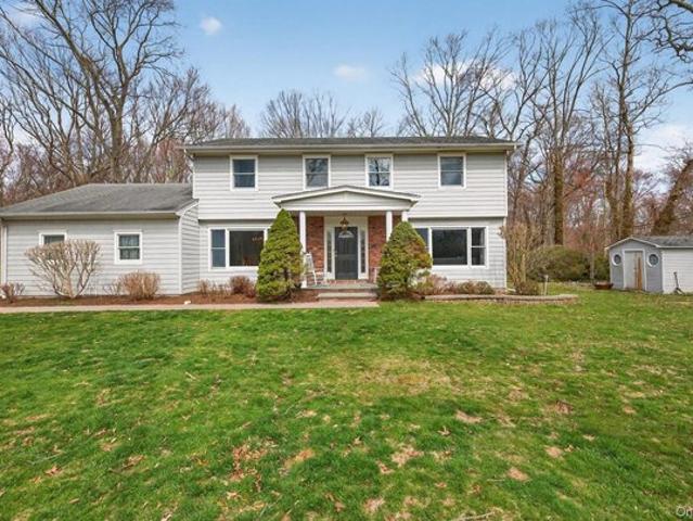 2 Fenimore Ln, Huntington, NY 11743