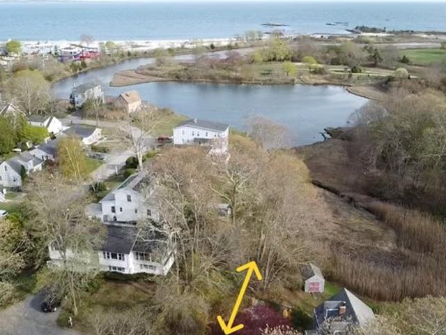 2 Forest St, Waterford, CT 06385