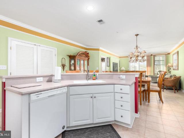 2 Fountain Drive E # LUG T 2 B