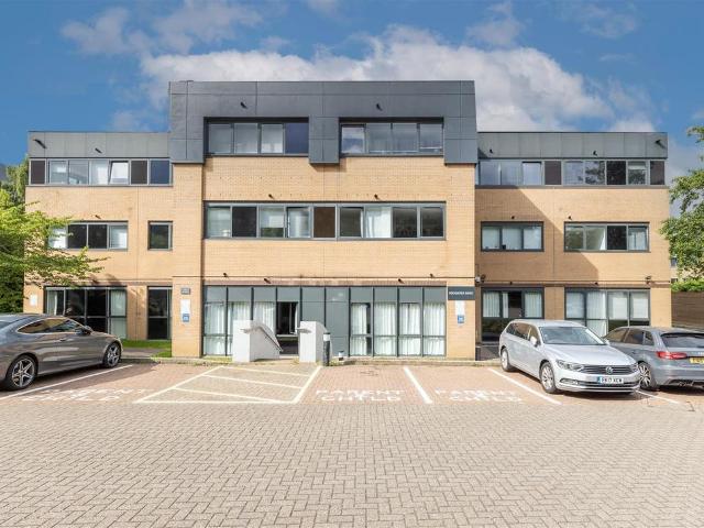 2 Foxhunter Drive, Milton Keynes MK14 1 bed apartment to rent £1,125 pcm £260 pw