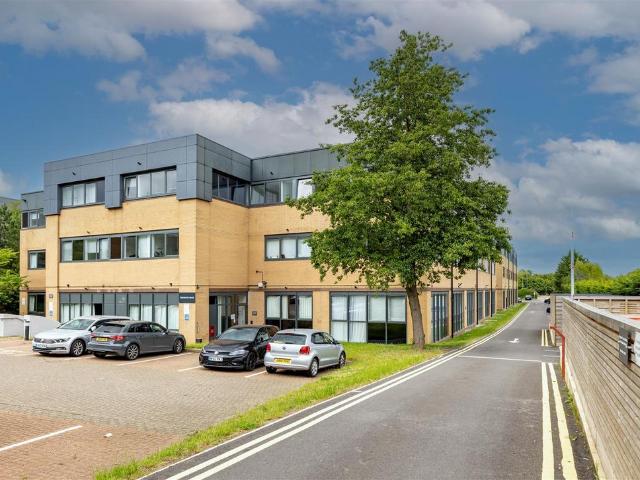2 Foxhunter Drive, Milton Keynes MK14 1 bed apartment to rent £1,125 pcm £260 pw