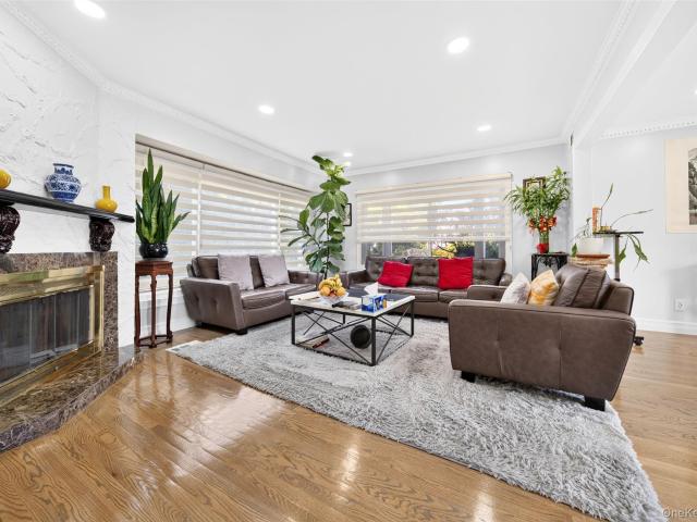 2 Foxhurst Court
