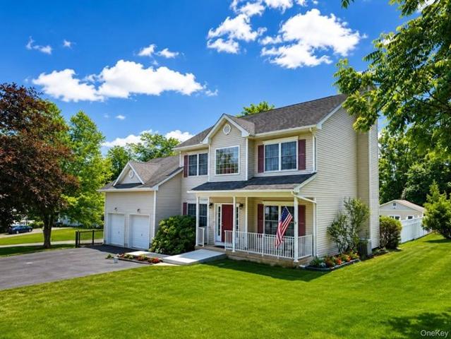 2 Gatehouse Pl, Walden, NY 12586