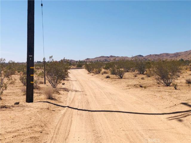 2 Geronimo Trail, Yucca Valley, CA 92285 | MLS #JT26017