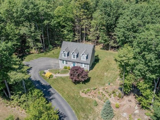 2 Gerrior Dr, Nottingham, NH 03290