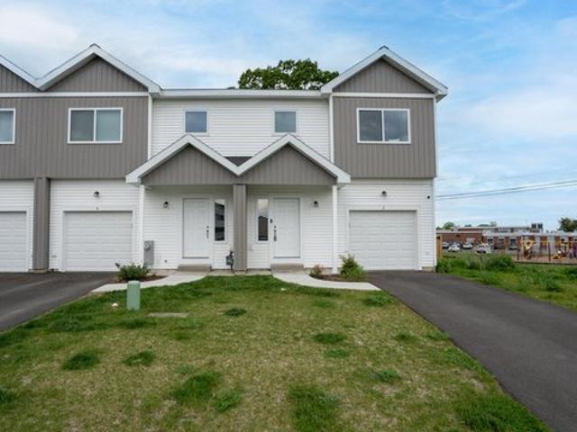 2 Giovanni Ct, Troy, NY 12180