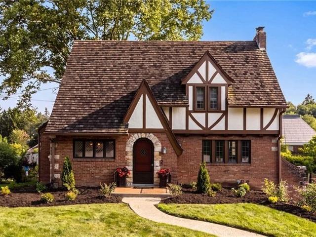 2 Glenvue Dr, Pittsburgh, PA 15237