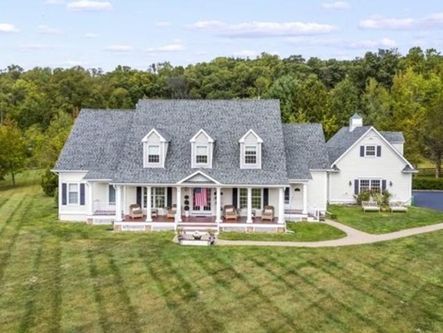 2 Glencree Ln, Clinton Township, NJ 08833