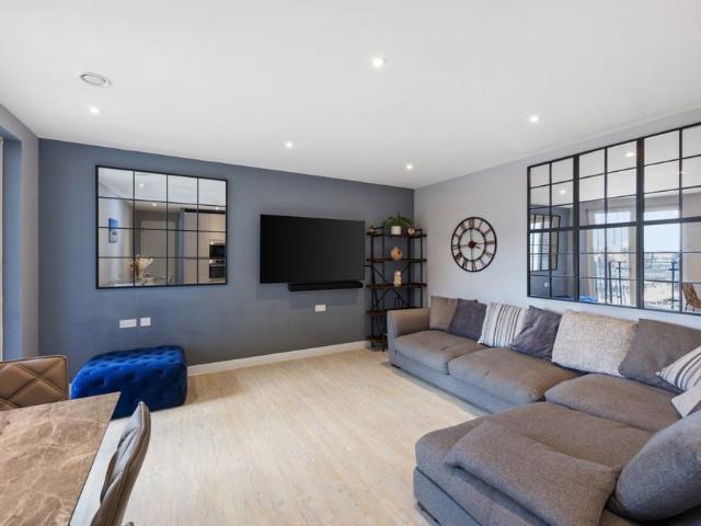 2 Goldstone Lane