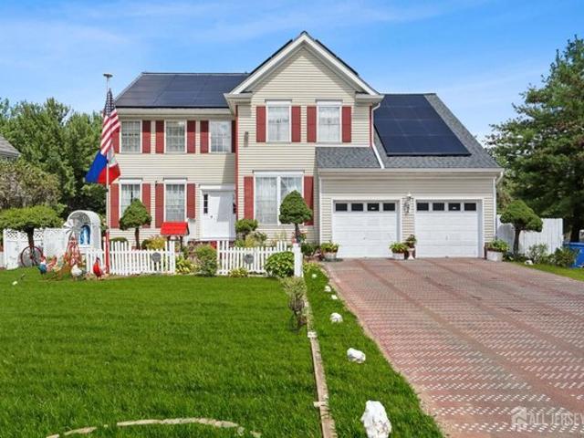 2 Golfview Ct, Monroe, NJ 08831