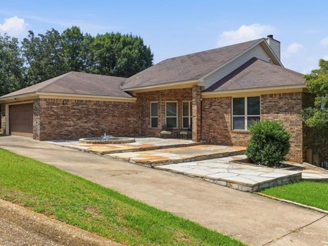 2 Greathouse Bend Dr, Little Rock, AR 72207