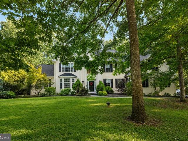 2 Greenbriar Road