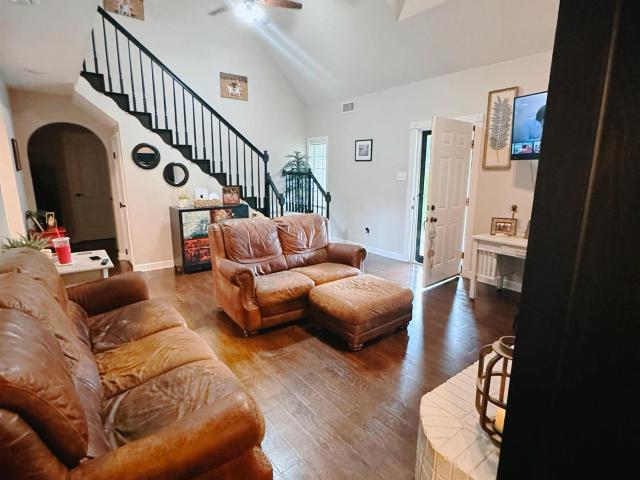 2 Greenbrier Heights