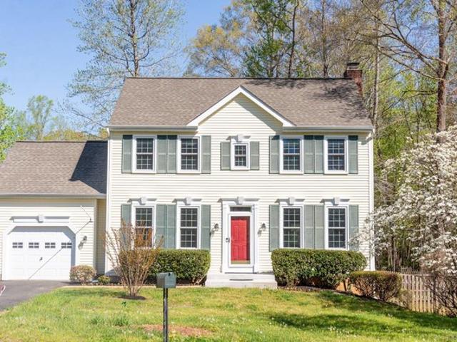 2 Greenland Ct, Fredericksburg, VA 22405
