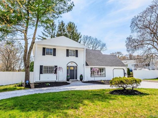 2 Grove Ave, Coram, NY 11727