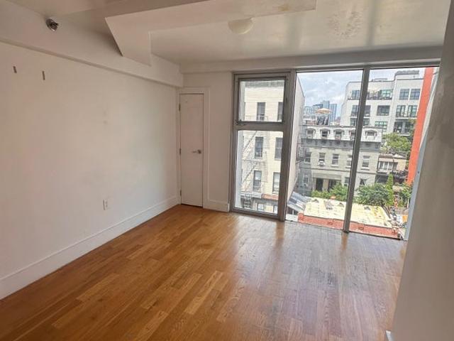 2 HUGE SUNNY ROOMS in PRIME GREENPOINT