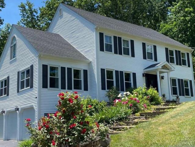 2 Hunting Ridge, Hamden, CT 06518