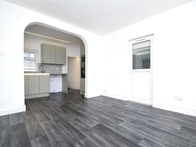 2, Halliday Grove, Leeds, West Yorkshire, LS12 3PD