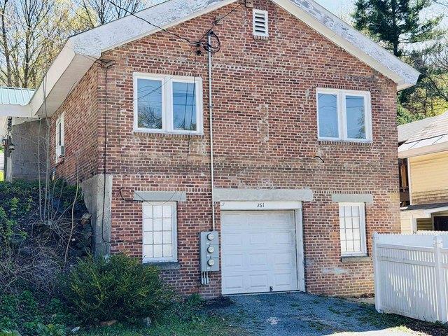 2 Hamlin Ave, Bennington, VT 05201