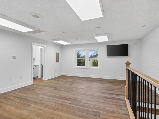 2 Harrys Ct