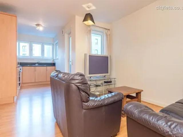 2 Hawkhill Close, City of Edinburgh, EH7 5QG, United Kingdom | 3 bed apartment for rent #167780727 | Rentberry