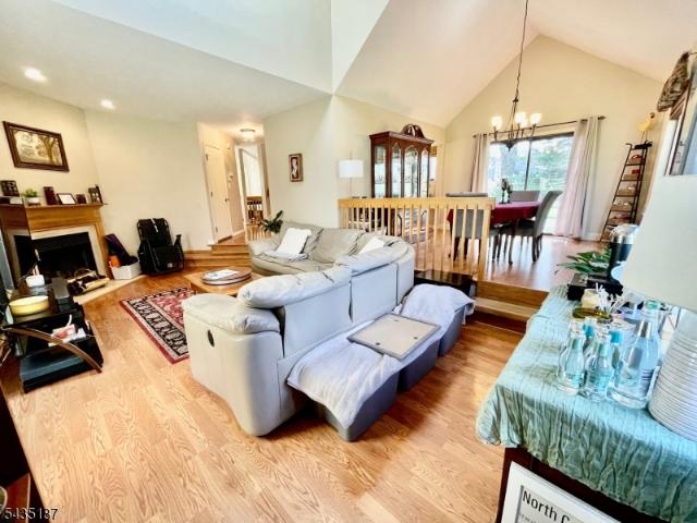 2 Hawthorne Pl