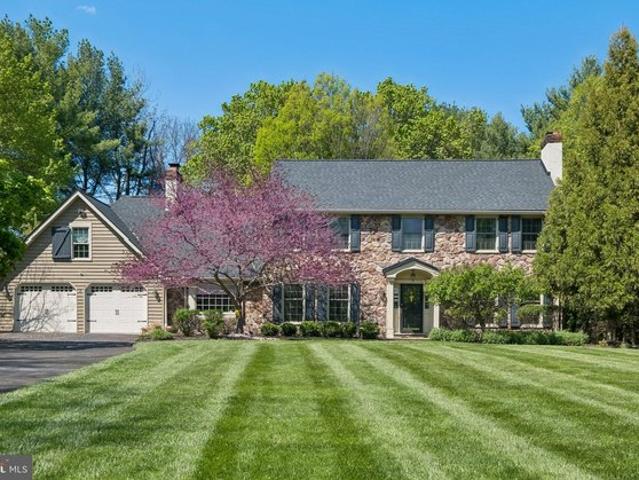 2 Hedgerow Dr, Spring House, PA 19477