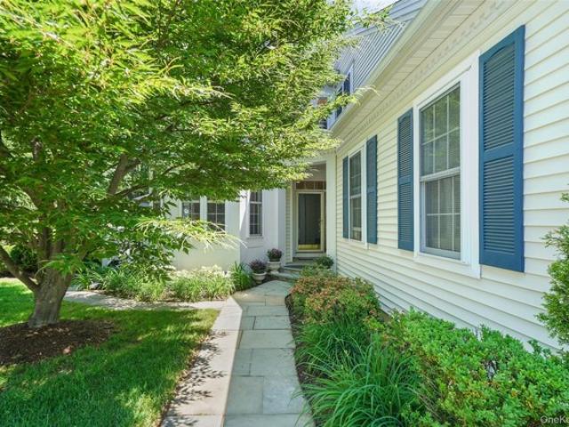 2 Heirloom Ln, Rye Brook, NY 10573