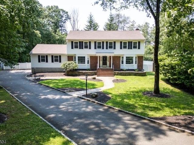 2 Hemlock Ln, Roxbury Township, NJ 07836