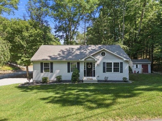 2 Hemlock Shore Dr, Atkinson, NH 03811