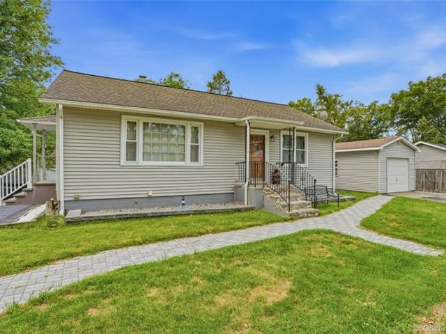 2 Hennessey Pl, Poughkeepsie, NY 12601