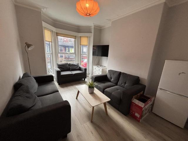 2 Hessle View, Leeds, LS6 1ER