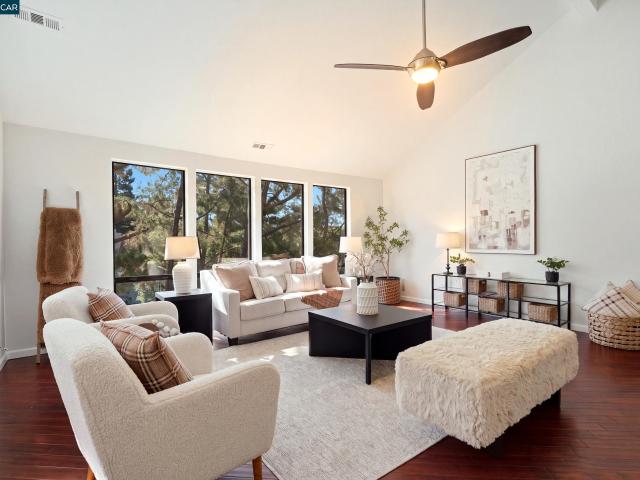 2 Heritage Oaks Rd