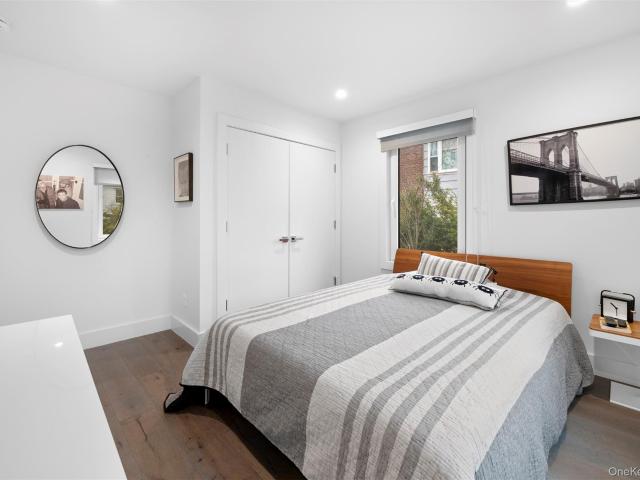 2 Hewlett Place