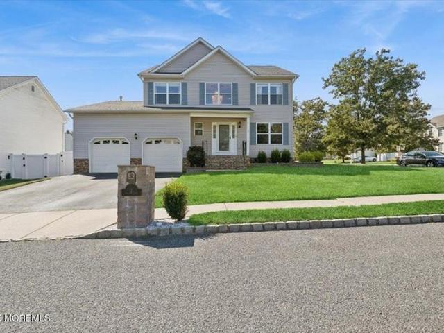 2 Higgins Ct, Howell, NJ 07731