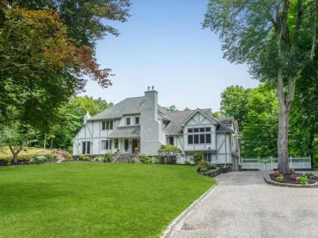 2 HIGH VALLEY RD, RIDGEFIELD, CT 06877 Single Family Residence.
