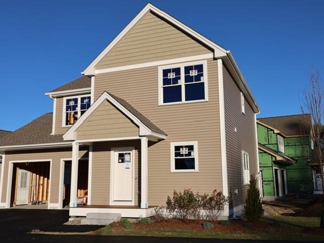 2 Hikers Ln, Nashua, NH 03062