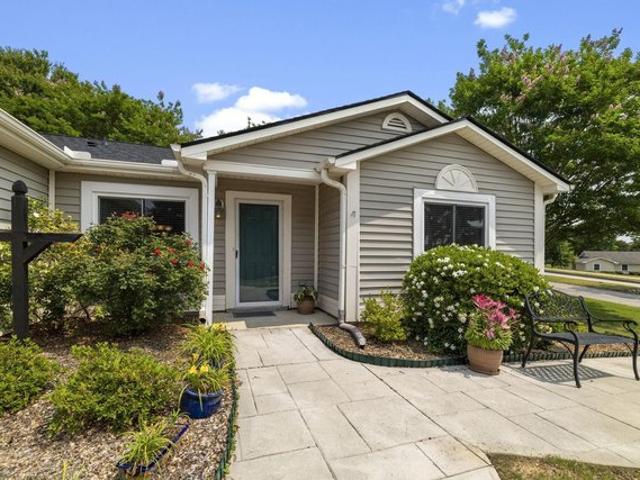 2 Hillview Dr, Greenville, SC 29615