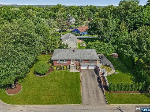 2 Hillview Place