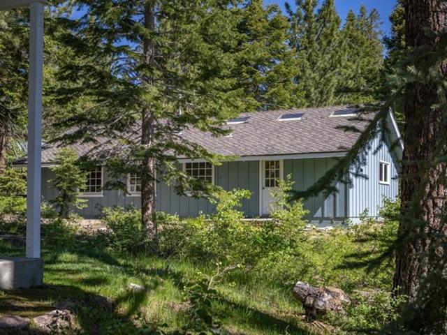 2 Hill St, Mammoth Lakes, CA 93546