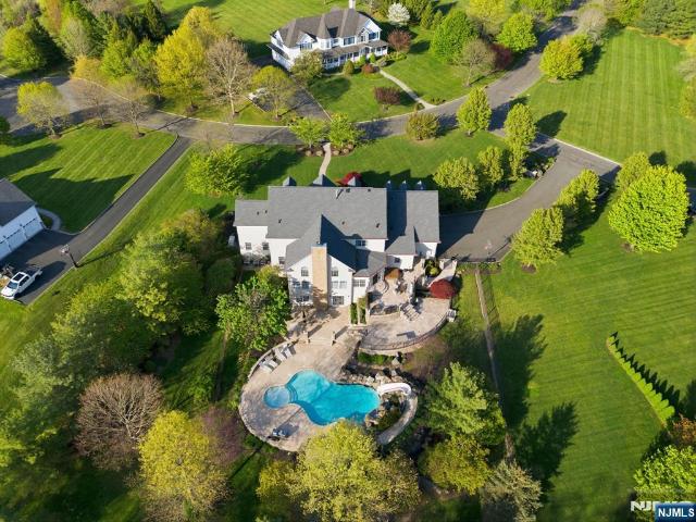 2 Hillas Lane