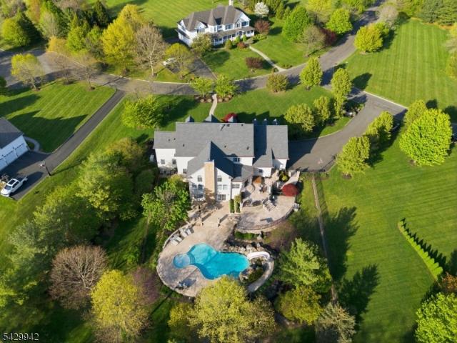 2 Hillas Ln