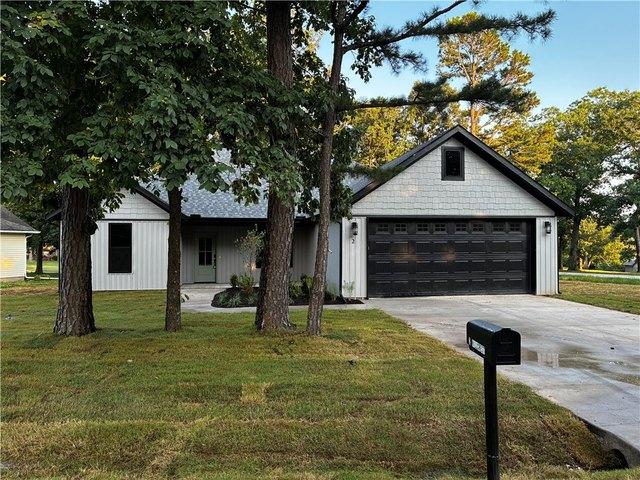 2 Hillcrest Dr, Holiday Island, AR 72631