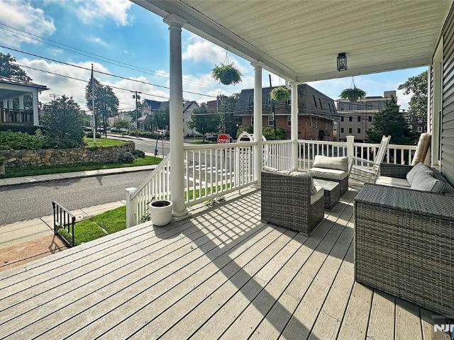 2 Hillside Avenue
