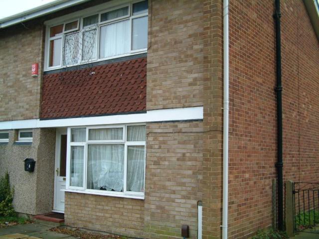 2 Ilex Close Englefield Green Egham. 4 bed house to rent £2,100 pcm £485 pw