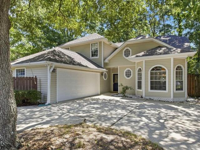 2 Islandview Dr, Mary Esther, FL 32569