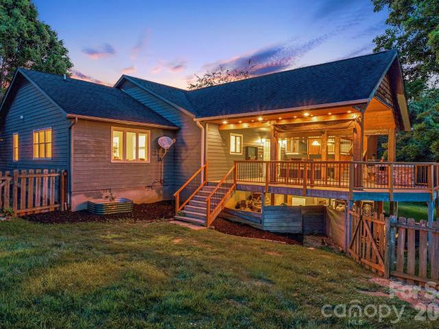 2 Jaks Ridge Drive