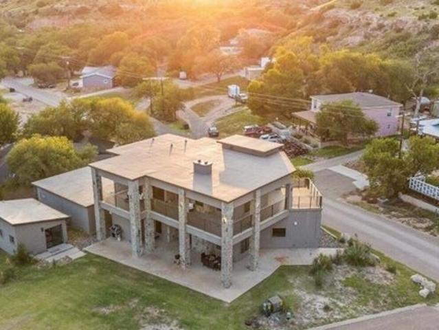 2 Jesse James Dr, Lubbock, TX 79404