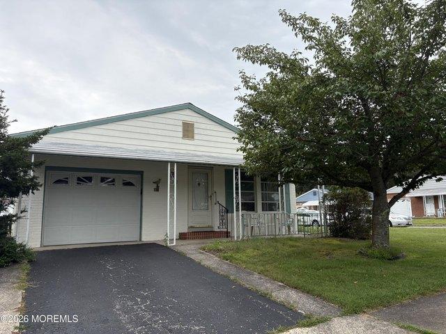 2 Kelowna Ct, Toms River, NJ 08757