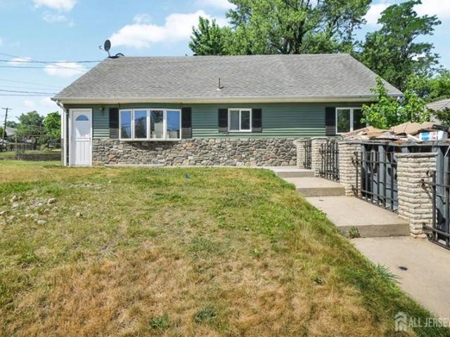 2 Kendall Dr, Parlin, NJ 08859